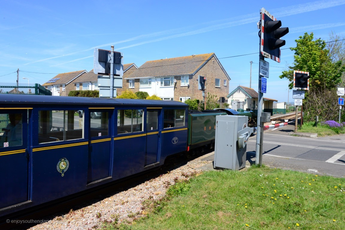 Romney, Hythe & Dymchurch Railway - Narrow track in the marsh